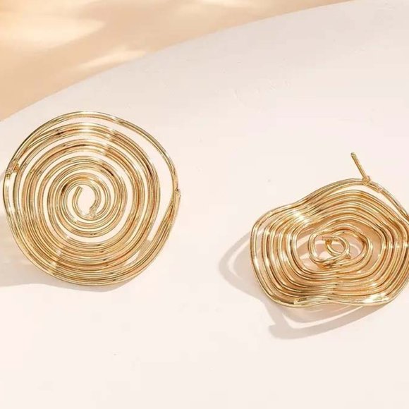GOLDEN SPIRALLING CONCENTRIC WAVY WIRE | Jewelry | Golden Spiralling ...